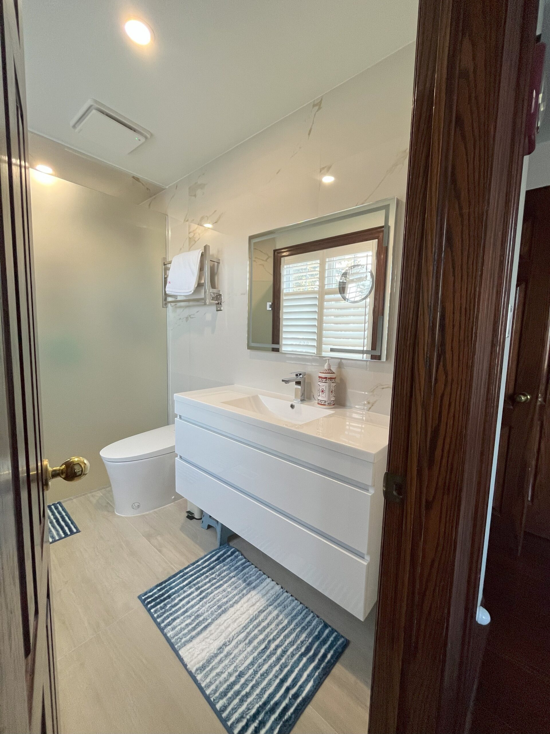 Small bathroom renovation in Woodbridge - Magic Reno